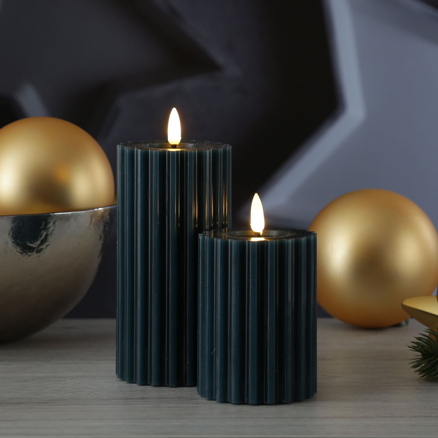 LED Kerze LIV - gerillt - Echtwachs - warmweiße 3D Flamme - H: 12cm - D ...